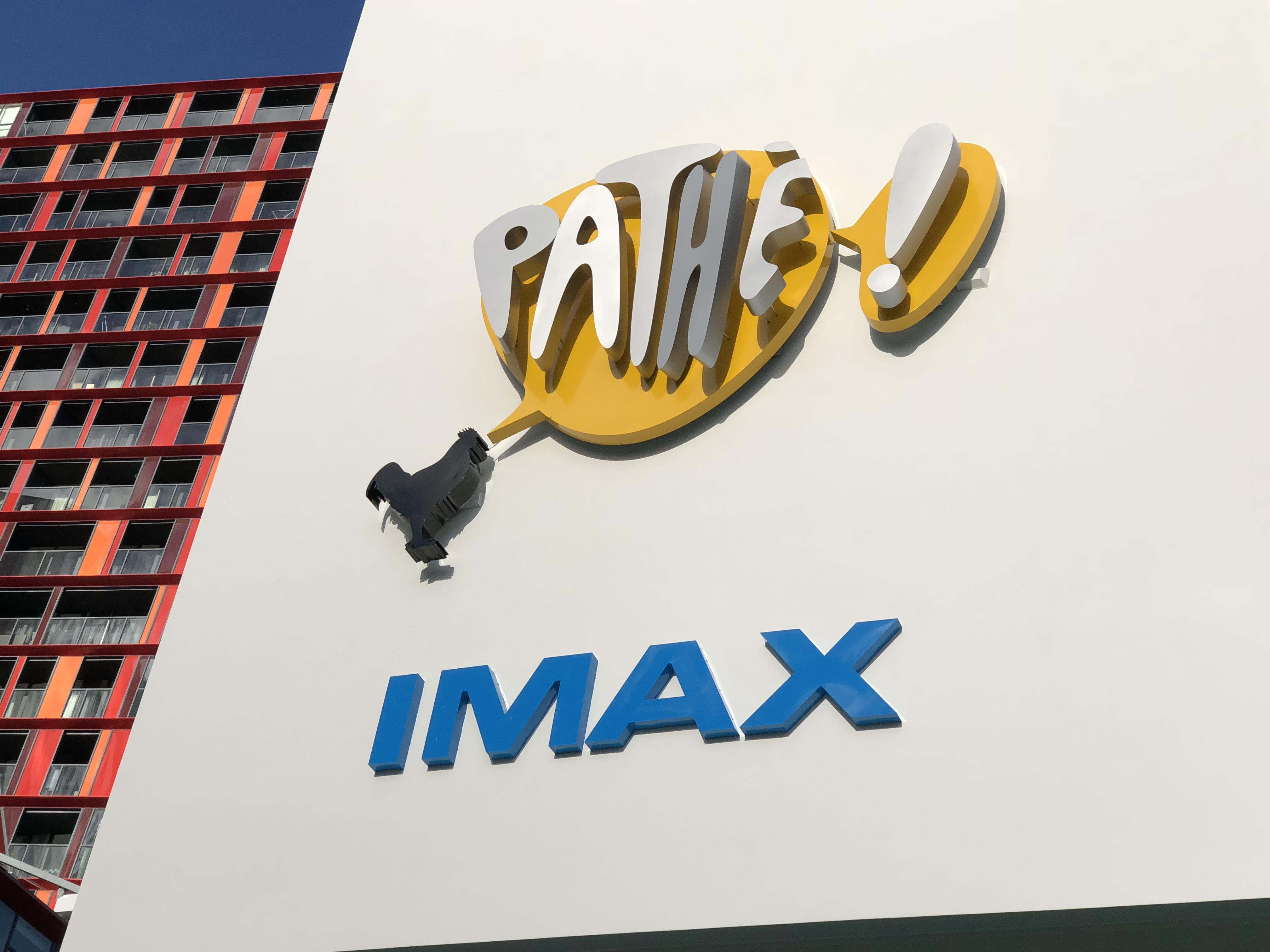 Pathe logo Rotterdam overdag - The Sign Creator bv